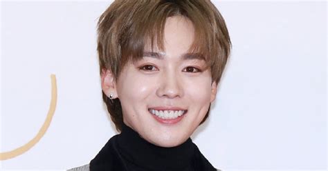 위너 김진우 아이같은 미소 2018 골든디스크