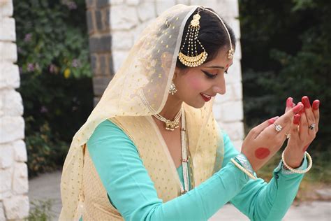 Kathak Postures Costumes And Mudras Sahapedia