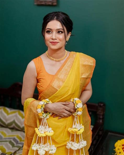 Pin By Healthy Pulse On Quick Saves Haldi Ceremony Outfit Haldi Outfits Indian Bride Outfits