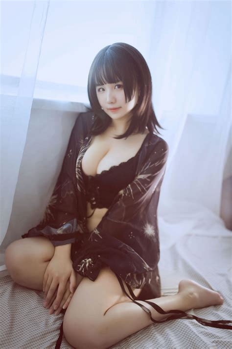 阿半今天很开心 黑色吊带 23p 221mb 柚子肉