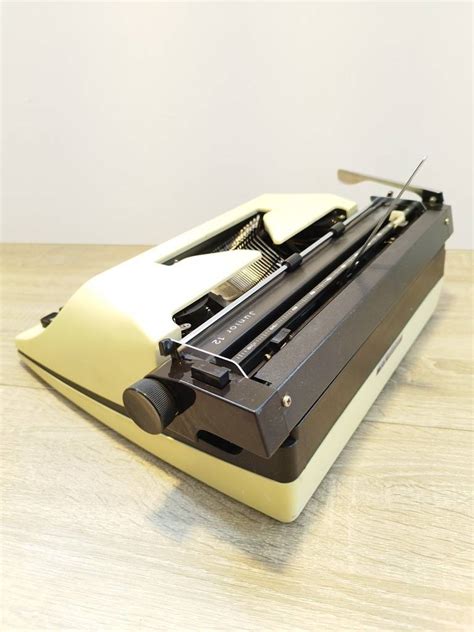 MÁQUINA DE ESCRIBIR TRIUMPH Cardiff Store Tu tienda de segunda mano