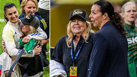 Fotboll Marika Domanski Lyfors På Plats På Friends Arena Hyllades Av