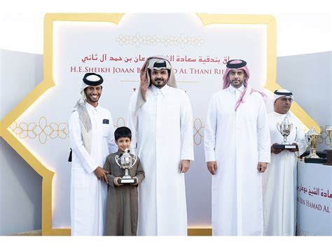 الشيخ جوعان بن حمد يتوج الفائزين بالمراكز الأولى في سباق الخيل على
