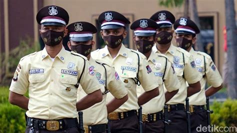 Seragam Baru Satpam Dinilai Mirip Seragam Polisi India