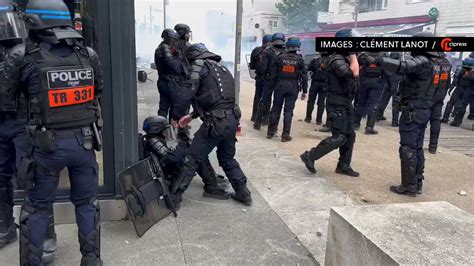 Brainless Partisans on Twitter Macron a envoyé policiers pour combattre