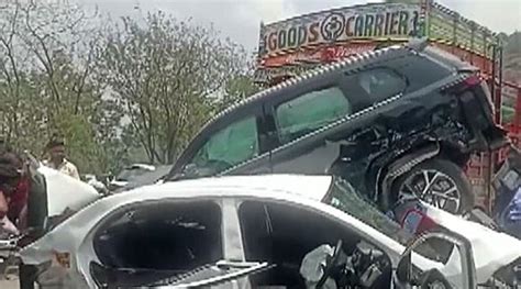 Truck Rams Into 11 Cars On Mumbai Pune Expressway 6 Injured Mumbai