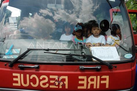 Mengenal Pemadam Kebakaran Antara Foto