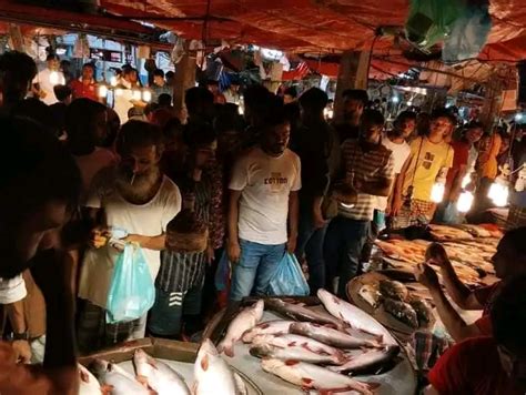 গাজীপুরে বাজার মনিটরিংয়ে শিক্ষার্থীরা Barta Bazar