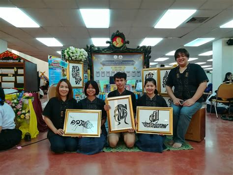 คนรักภาษาไทยและวรรณคดีไทย ถึงบางพูดพูดดีเป็นศรีศักดิ์ มีคนรักรสถ้อยอร่อยจิต แม้พูดชั่วตัวตาย