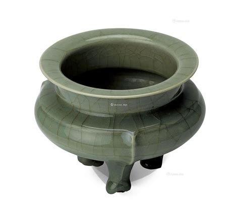 明 青釉鬲式三足炉 2018春季艺术品拍卖会 北京荣宝 拍品价格 图片 拍卖专场 拍卖会预展 拍卖会结果 卓克拍卖频道