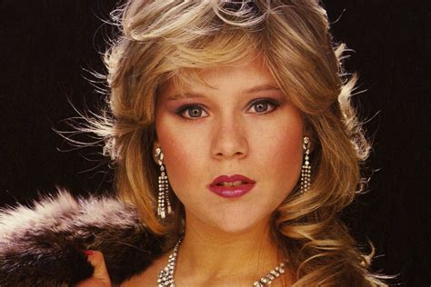 Szexi fotót posztolt magáról Samantha Fox A cicikirálynő testét alig takarja valami