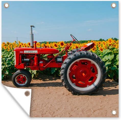 Tuinposters Trekker Rood Zonnebloem Boerderij Bloemen 50x50