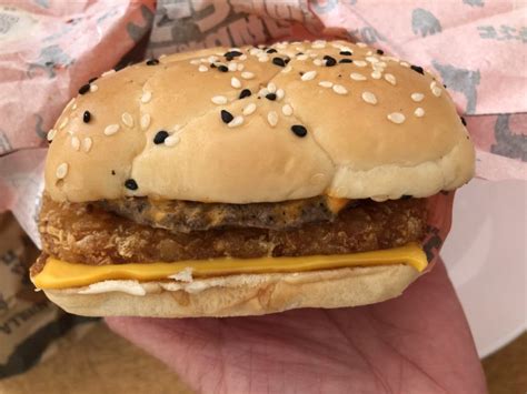 ゴジラバーガー味の感想！3種の辛さやカロリー調査オススメは？ にゃんこの人気商品・旅行案内ブログ