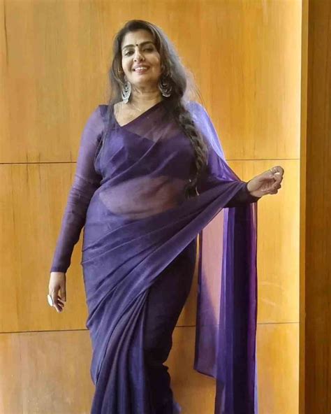 Mallu Serial Actress Maya Viswanath Spicy Cleavage And Navel Exposed In Transparent Saree