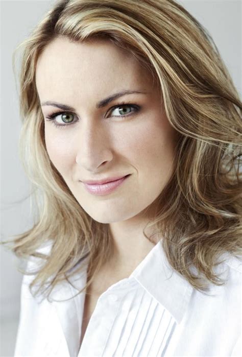 Mélanie Pilon Beautiful Women Portrait