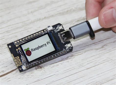 Плата LilyGO T PicoC3 объединяет RP2040 и ESP32 C3 а также интегрирует цветной дисплей