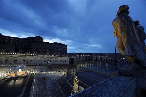 Coronavirus La Preghiera Di Papa Francesco Nella Piazza Deserta