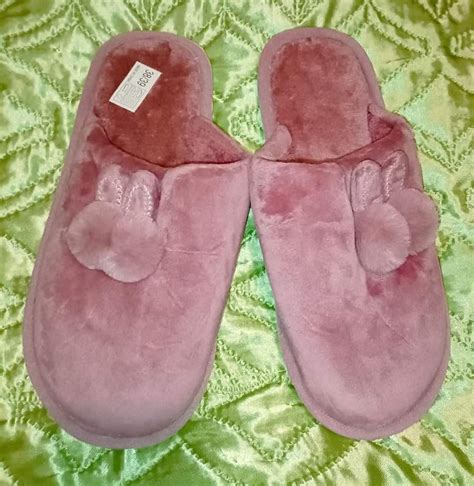 Жіночі домашні мякенькі капці з хутряними помпонами та вушками — ціна