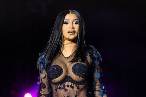 Man Agrees To Repay Cardi B The 350k She Spent For Lawyer Fees Over