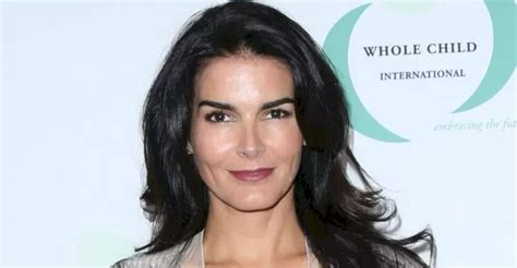 Angie Harmon Body Measurements Height Weight Bra Size Shoe Size