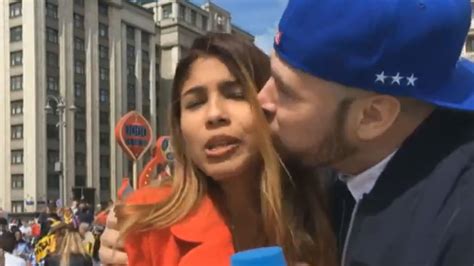 Una Periodista Fue Acosada En Vivo Cubriendo El Mundial