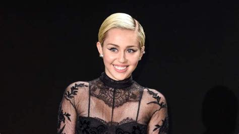Miley Cyrus And Nfl Tweet That Shes The Headliner For The Tiktok Tailgate