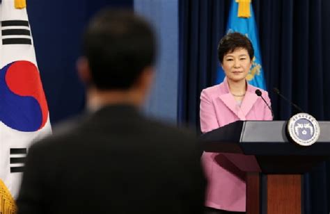 朴 대통령 오는 12일 신년 기자회견국정운영 방안 발표 정치 기사 더팩트