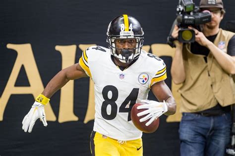 Former Pittsburgh Steelers Wr Antonio Brown In Police Standoff Over