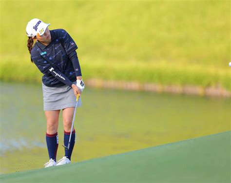 メジャー初vへ勝みなみ18番チップインバーディーで単独首位「勝ちたい」 国内女子ゴルフ写真ニュース 日刊スポーツ