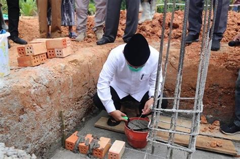 Pembangunan Masjid Al Azhar Dimulai Gubernur Al Haris Letakkan Batu Pertama Thehok Id
