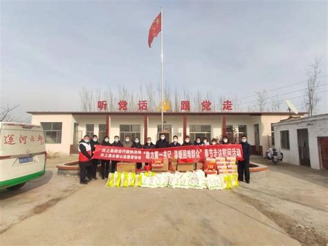 【走访慰问】县综合行政执法局党组书记、局长崔文泰一行到军屯乡走访慰问困难群众帮扶刘桂霞韦可