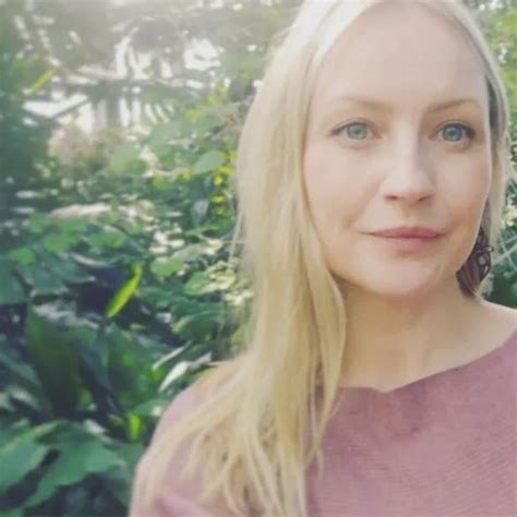 Milja Laine Miljaillusia • Threads Say More