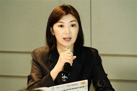 国安处通缉8人︱容海恩：有提醒袁弥昌注意法律风险 就算离婚也不能解决问题 星岛日报