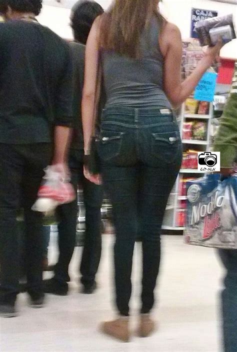 Teen Con Hermoso Par De Nalgas