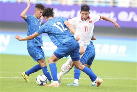 Việt Nam opens Asian Cup with victory