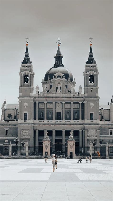 Guía de la Catedral de la Almudena en Madrid