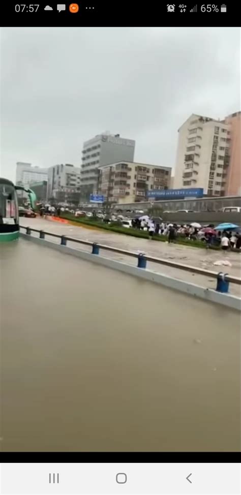 鄭州隧道水抽乾了！驚見265輛車受困官方：共4人死亡 第4頁 Mobile01