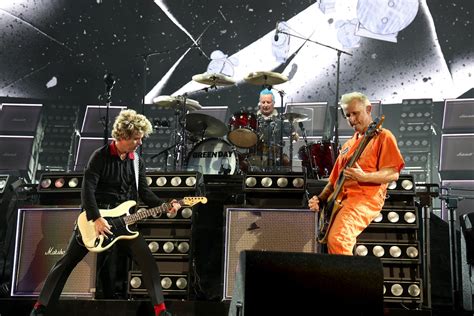 Green Day Kick Off North American Leg Of The Saviors Tour Kerrang