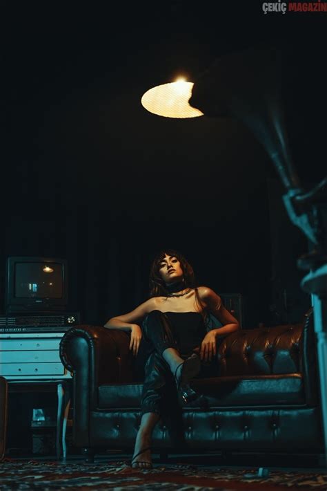 Ayten Rasulden Yenİ Sİngle ‘akbabalar Çekiç Magazin