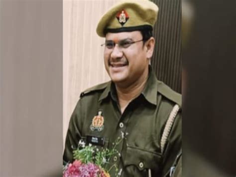 Former Up Police Constable Deepak Singh Became Sdm Passed Uppcs Exam