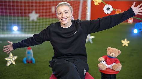Cbeebies Bedtime Stories U Z Leah Williamson Girls Can Do Anything