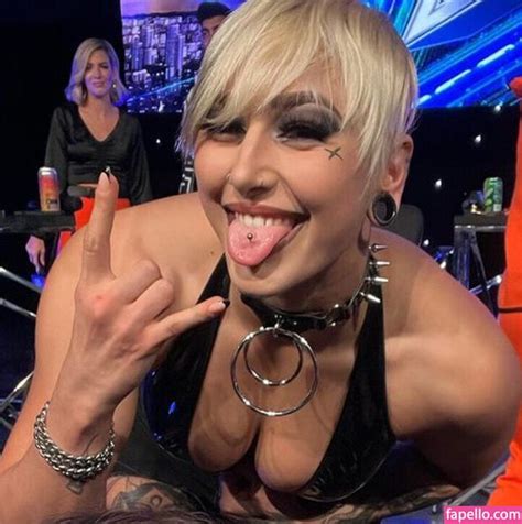 Foto Di Rhea Ripley Cleavage