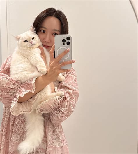 권이슬 스토리 올렸던 것도 반응 뜨거워서 피드에 하나 더⸝⸝⸝°⁻̫° ⸝⸝⸝ 근데 또 메인에 넣긴 부뀨 주말 다들