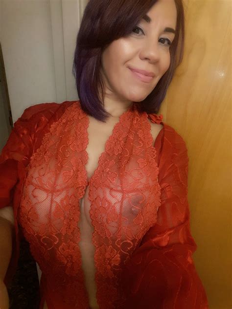 latina milf showing off her body shesfreaky