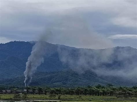 သရက်ချောင်းမြို့နယ်၊ ရငဲရွာရှိ နေအိမ်များကို စစ်တပ်က ထပ်မံ မီးတင်ရှို့နေ Khit Thit Media