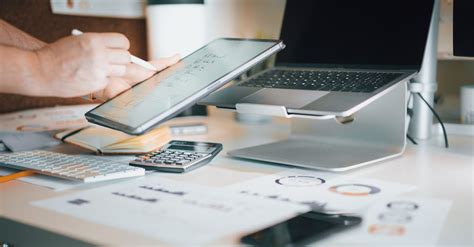 실내 가젯 계산기 계획하는 그래픽 디자인 그레이터폴란드주 기기 기술 기술 장비 기술 중심 노트북 데스크탑 구성 디지털 디지털 노트 디지털 데스크