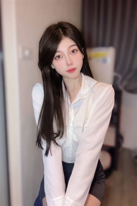 預約按摩的客人一進門 就問我說 👺：你是不是讀xx國中 我：對呀 你怎麼知道呀 👺因為妳是我的 初戀 我：初戀？ 我怎麼沒印象我有跟你在一起