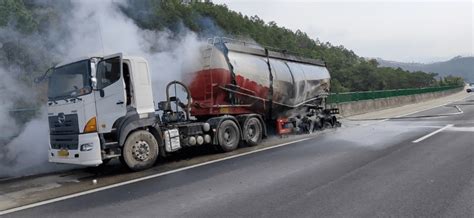 事发云浮高速 货车变“火车” 去片！自燃