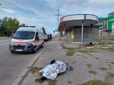 Росіяни касетними снарядами обстріляли зупинку в Миколаєві троє загиблих 12 поранених ПІК ПІК