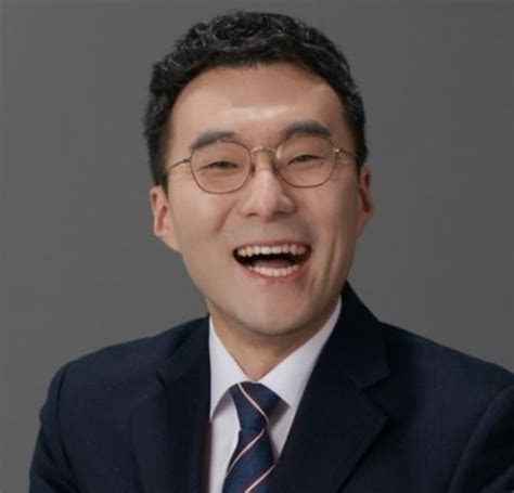 김남국 국회의원 프로필 나이 재산 60억 100억 위믹스 결혼 가족 부인 아내 자녀 군대 집 아파트 학력 고향 키 Mbti